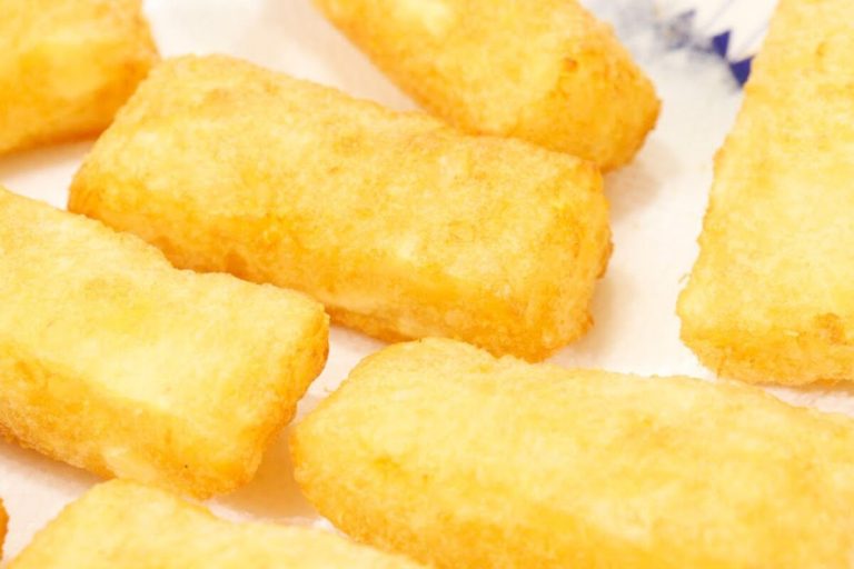 Aprenda o segredo para fazer mandioca frita crocante sem encharcar de óleo