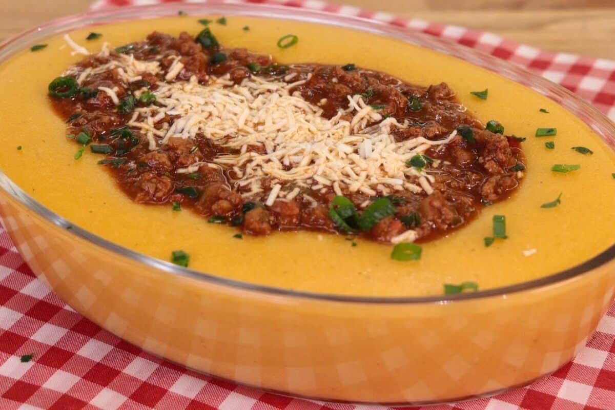 Todo mundo fica querendo mais quando preparo essa polenta com carne ...