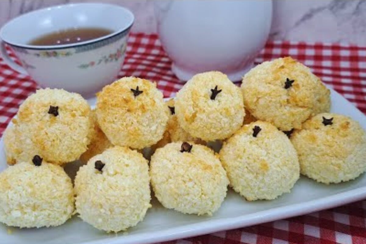 Biscoitinho de coco: parece um beijinho e é muito simples de fazer