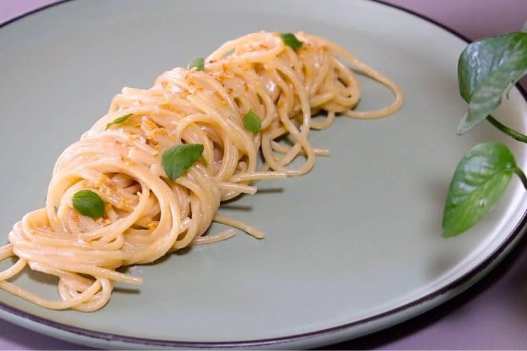 Espaguete com pasta de alho: um prato simples de fazer mas carregado de ...