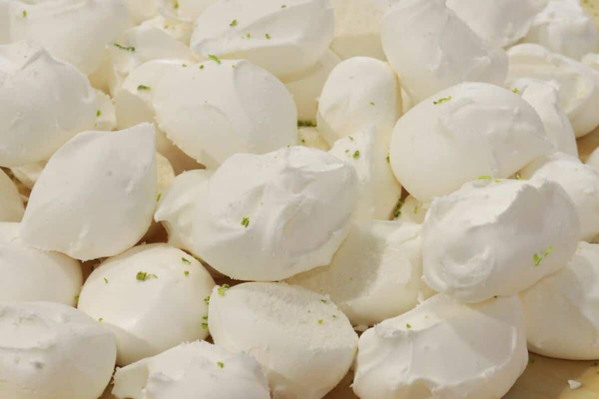 Suspiro caseiro super sequinho por fora e macio por dentro: muito fácil ...