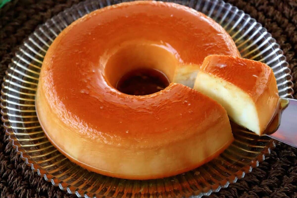 Pudim com 2 ingredientes sem ovo e sem forno, simples e fácil para ...