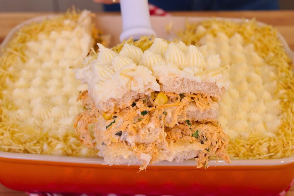 Bolo salgado de frango: a torta fria rápida e fácil na travessa para o ...
