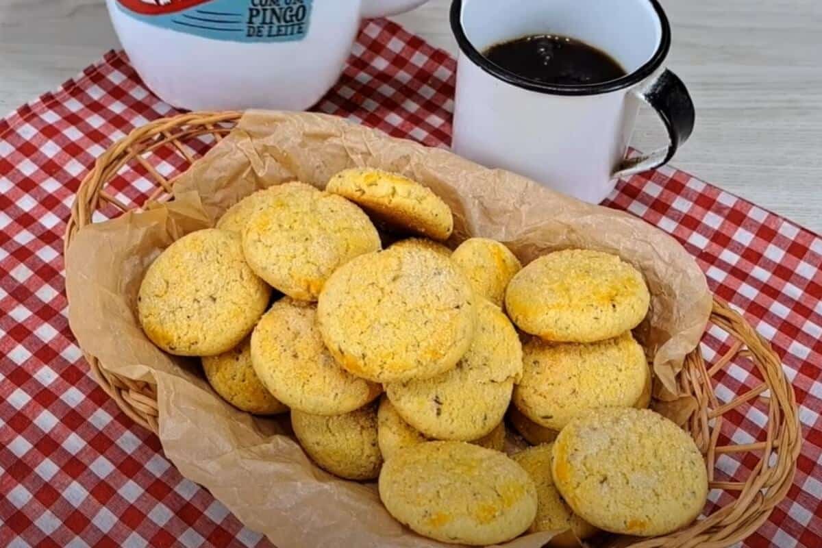 Broa de fubá com erva doce: derrete na boca, super fácil de fazer e que ...