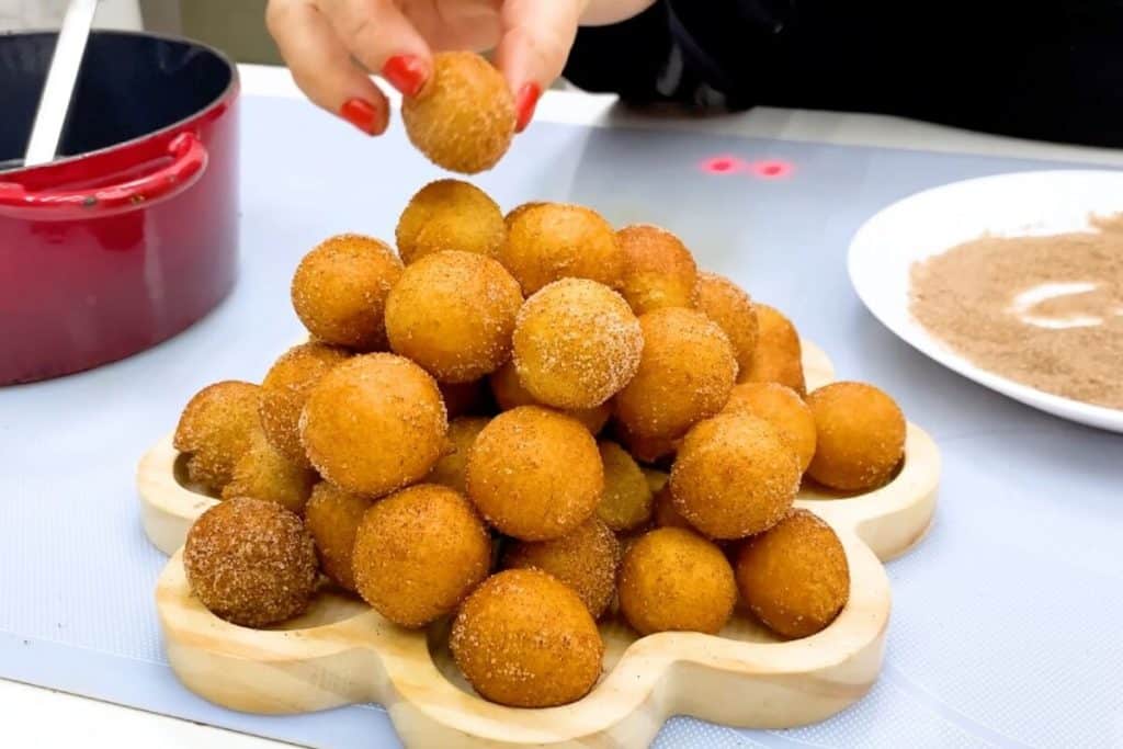 Bolinho de chuva perfeito: o segredo para o bolinho que fica sequinho e ...