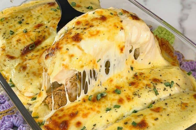 Panqueca de frango com molho branco no forno: receita fácil e deliciosa ...