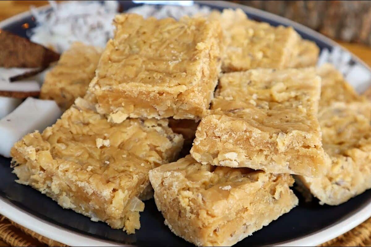 Cocada de coco fresco que leva só 3 ingredientes e é tão deliciosa que ...