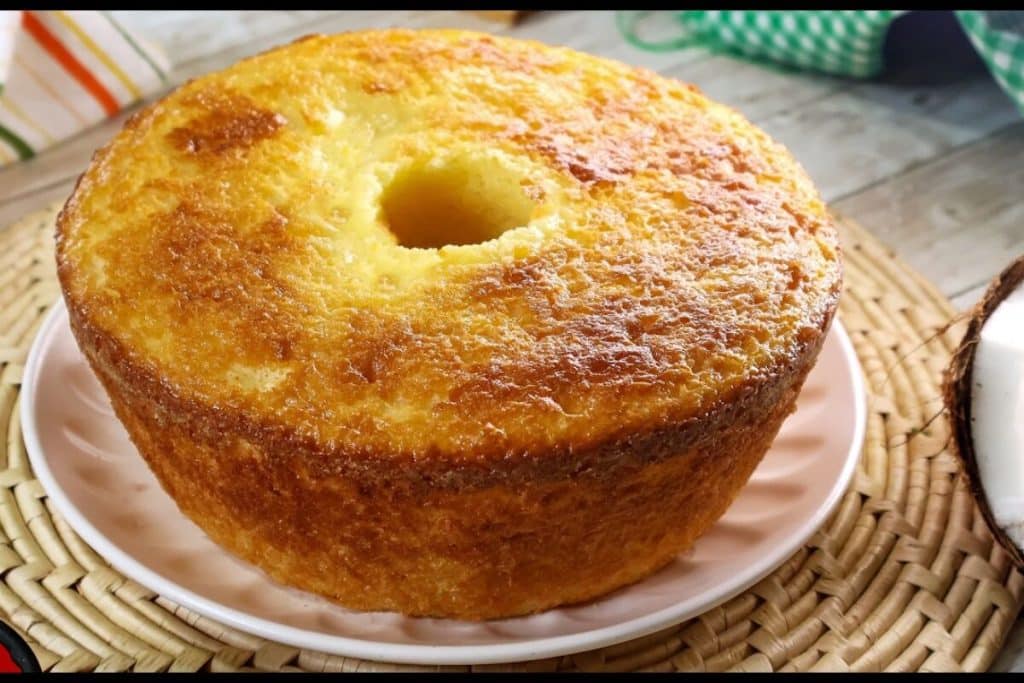 Bolo moça de coco: veja como fazer essa receita suculenta que derrete ...
