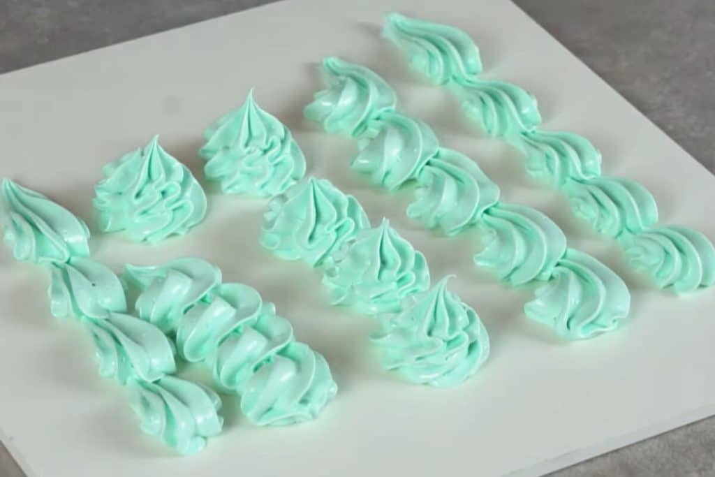 Chantilly caseiro: feito com 3 ingredientes, nunca mais erre o ponto ...