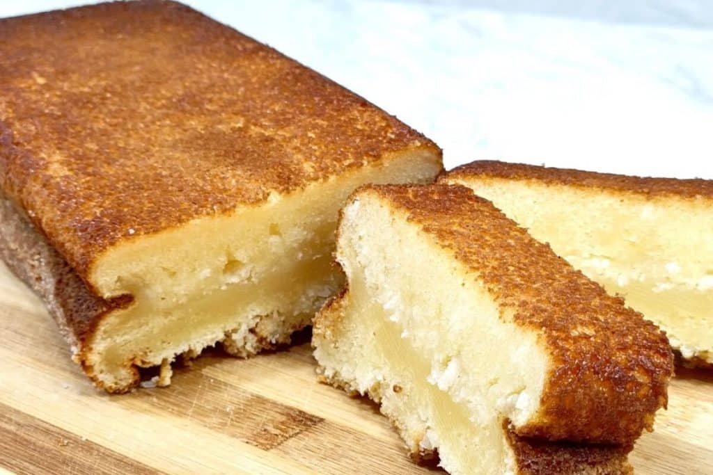 Como fazer bolo mole de coco com aquela textura cremosa irresistível ...