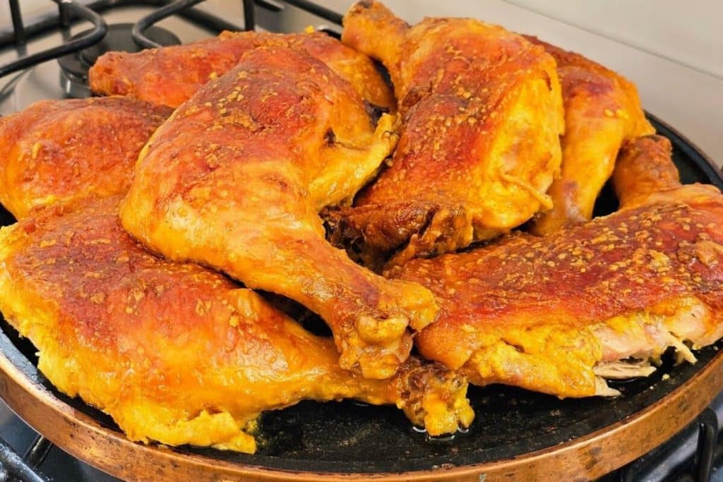 Frango assado na maionese que fica macio, saboroso e suculento ...
