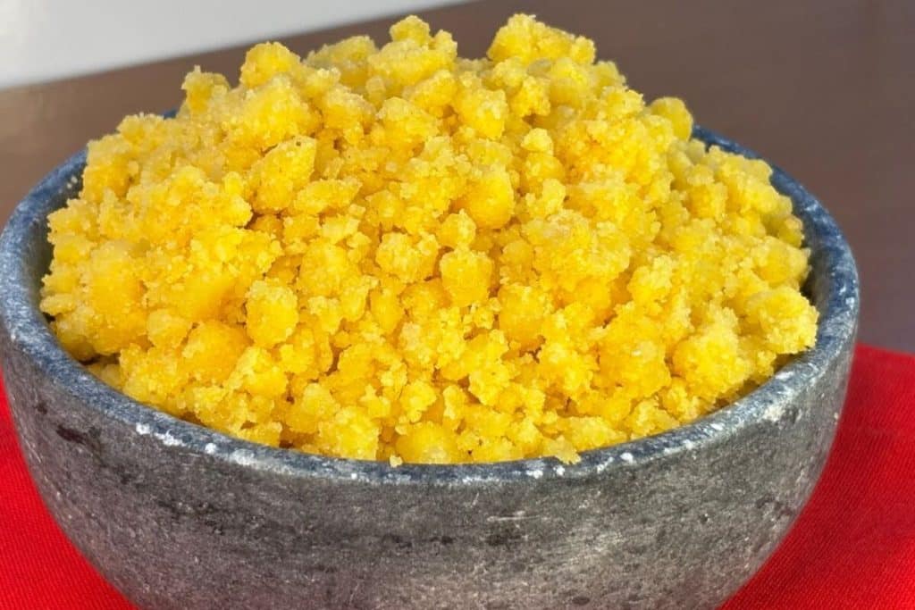 Fubá suado mineiro, que é um cuscuz tradicional, saboroso e fácil, para ...