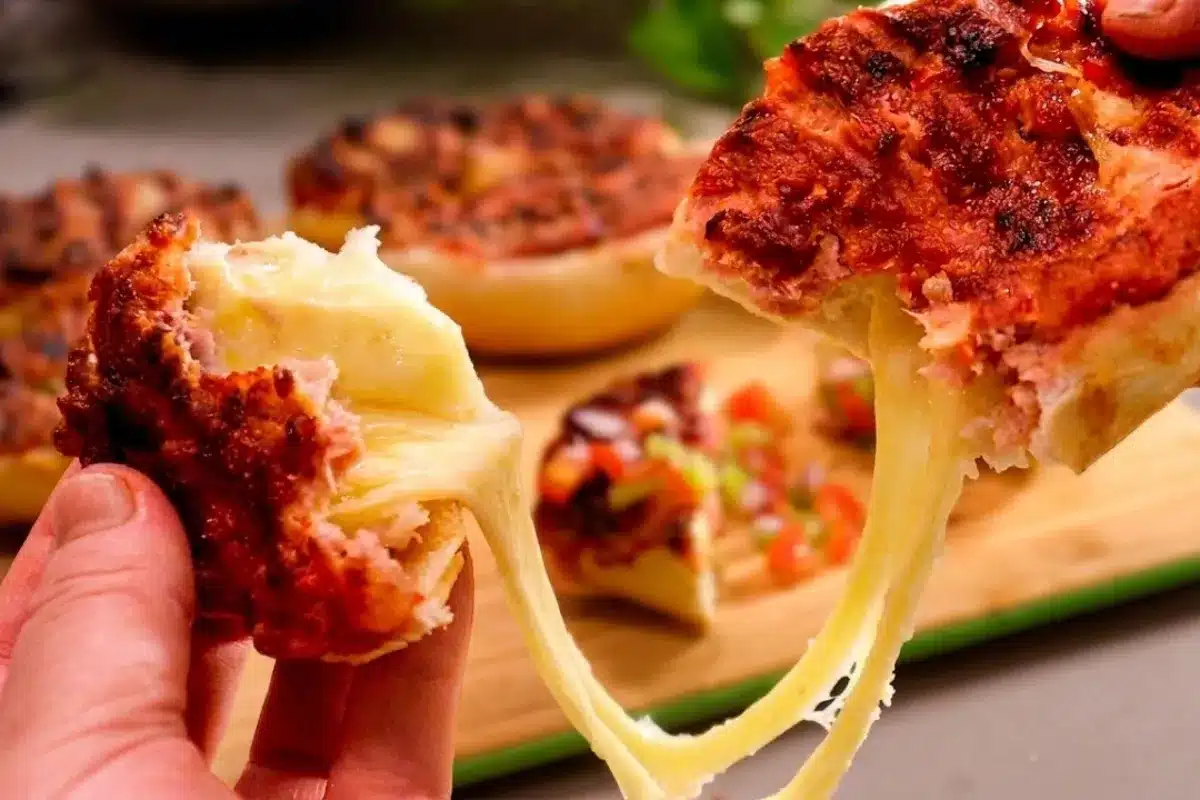Pão com linguiça super recheado e gratinado com queijo, para inovar no ...