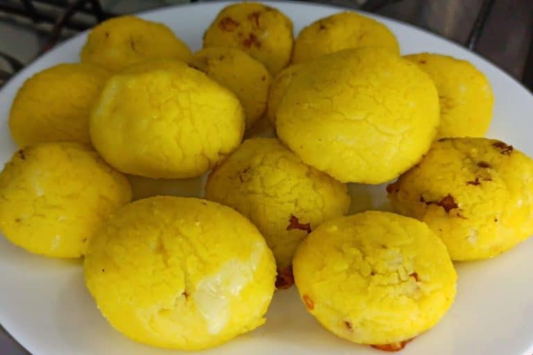 Salgado de fubá sem trigo que também não leva ovo, para um lanche super ...