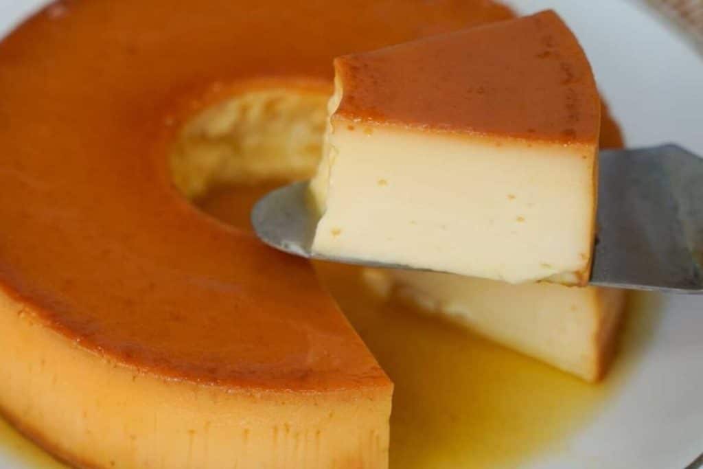 Pudim de leite condensado que fica com uma consistência perfeita e ...