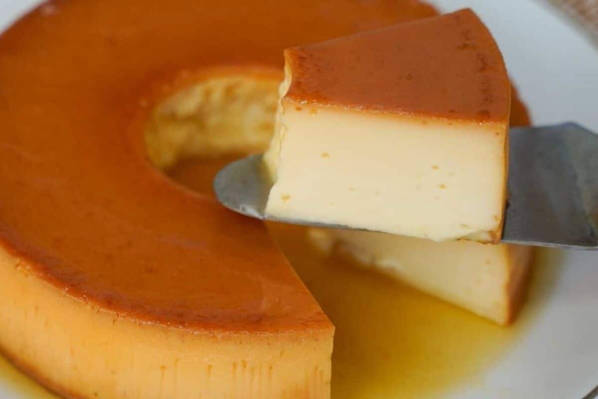 Pudim de leite condensado que fica com uma consistência perfeita e ...