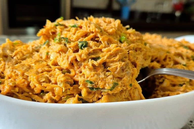 Recheio de frango cremoso e bem temperado, ideal para receitas de ...