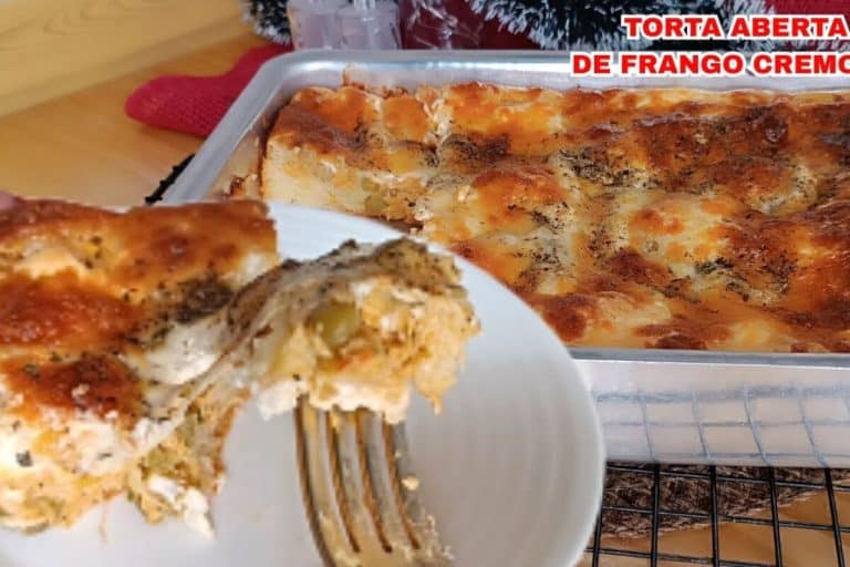 Torta aberta de frango com um recheio incrivelmente cremoso e uma massa ...